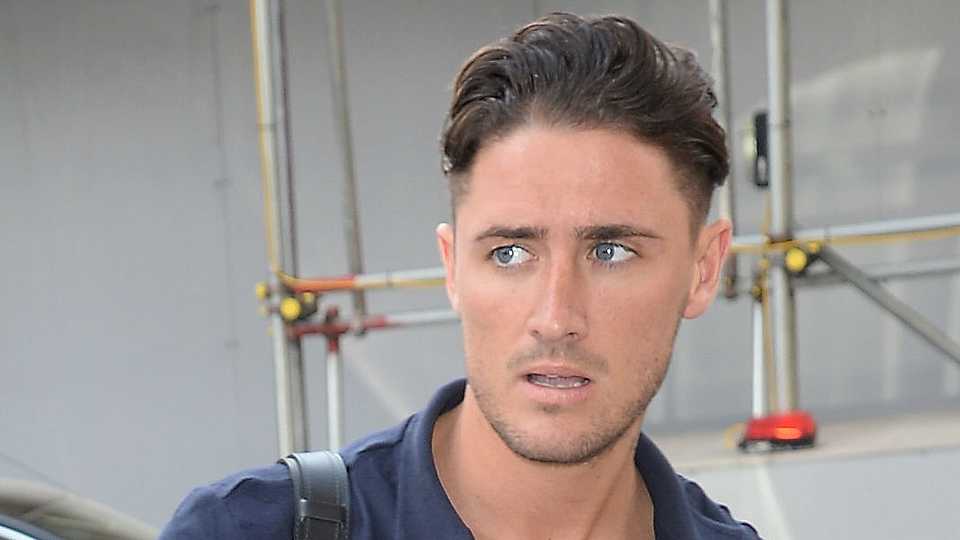 Challenge 33 Cast Member Stephen Bear Signed “Six-Figure Deal” To ...